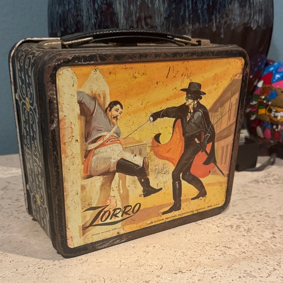 Aladdin Industries | Accents | Antique 958 Metal Zorro Lunch Box Made ...